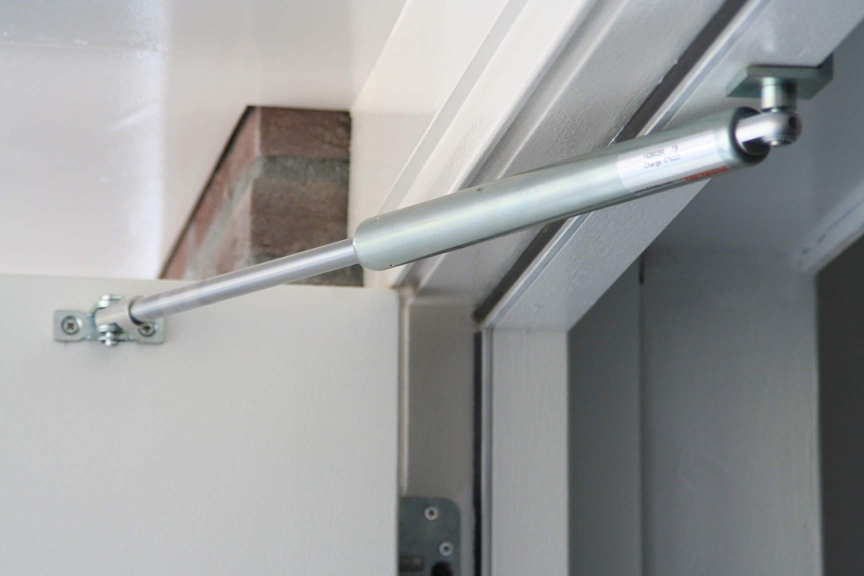 Deuropeningbegrenzers - entree - vve-onderhoud - Appartementeneigenaar.nl